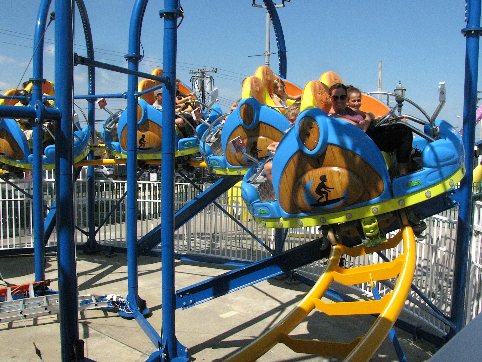 Jenkinson’s Boardwalk debuts Tidal Wave spinning coaster - Park World ...