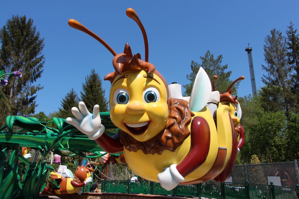 Busy Bees at Nigloland - Park World Online